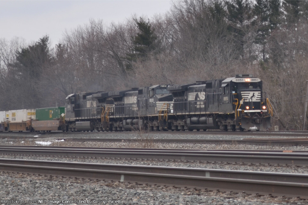 NS 8851 takes containers east.